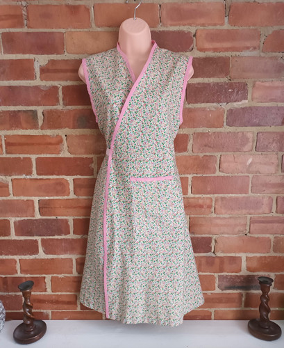 Ladies wrap apron, 1940’s, vintage | The 1940 Shop