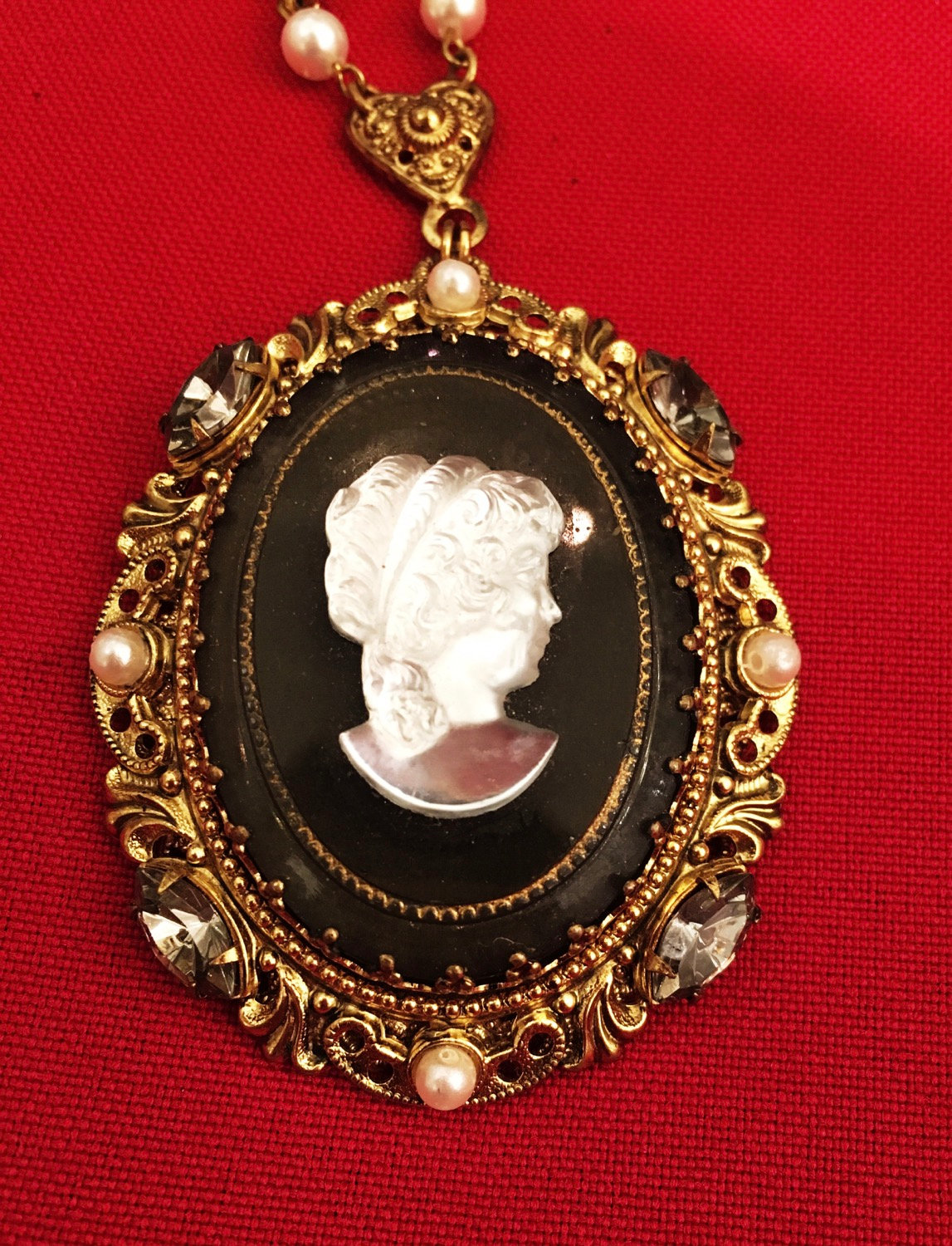 west-german-black-white-art-class-cameo-set