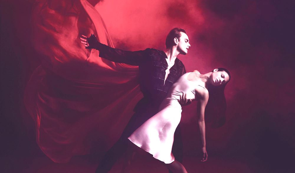 Queensland Ballet premieres Dracula for Queensland audiences