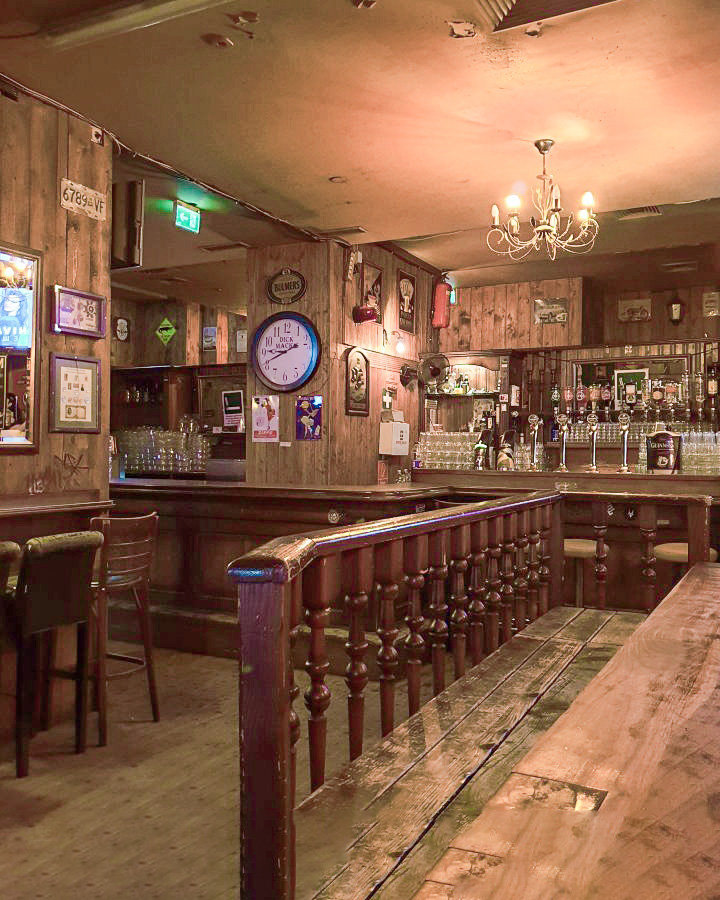 PUB CRAWL TOUR