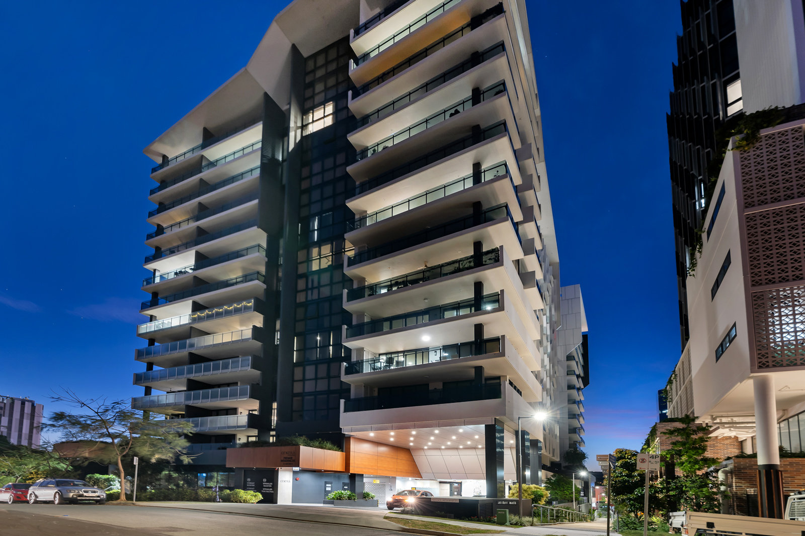 3 Bedroom, 3 Bathroom in the Prestigious Centra Toowong Building!