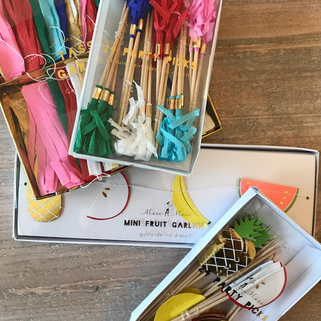 Decorative Tooth Picks & Garland Set