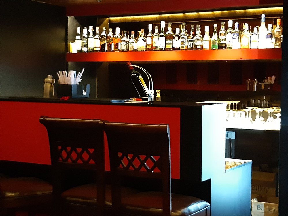 A Relaxing Evening Awaits - Red Door Lounge and Bar, Hotel 3 Leaves