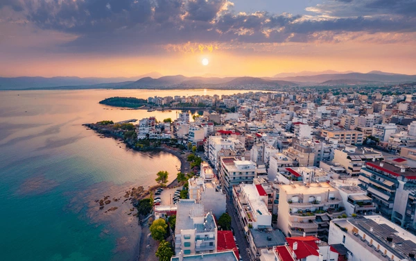 Chalcis : découvrez la vie dans la ville sur le pont d'Eubée en Grèce