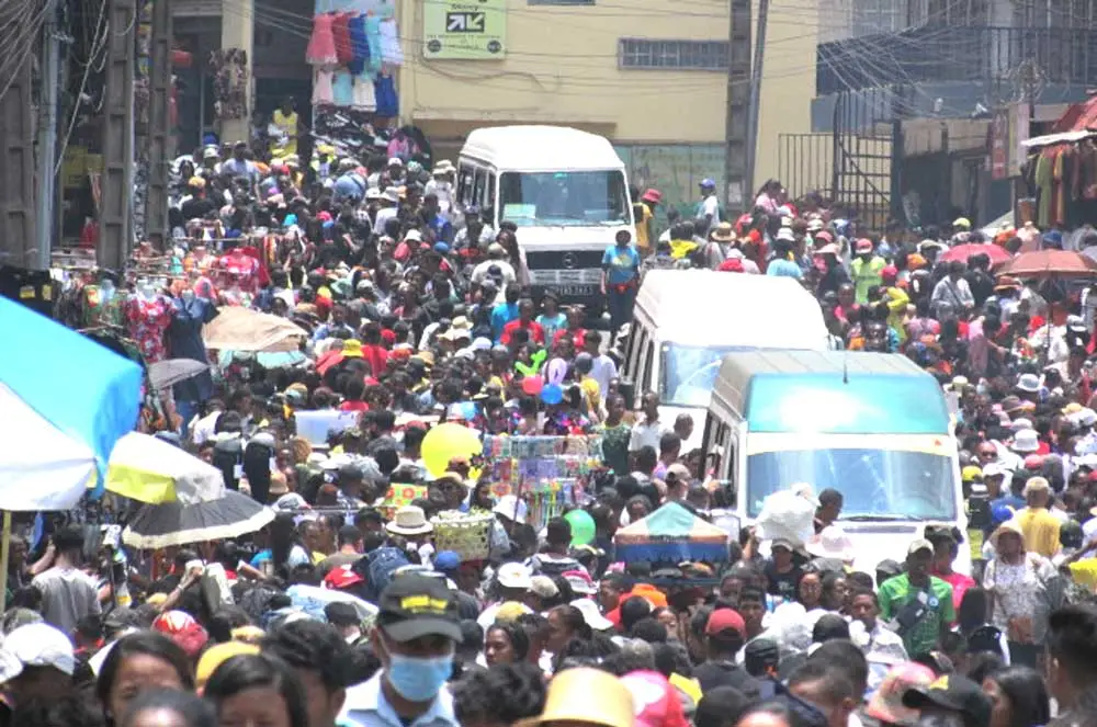 Projection démographique à Madagascar : plus de 36 millions d'habitants ...