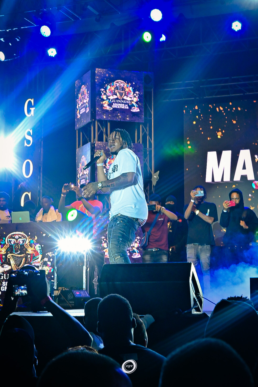 Malie Donn performance interrupted after missiles seen hurled at the ...