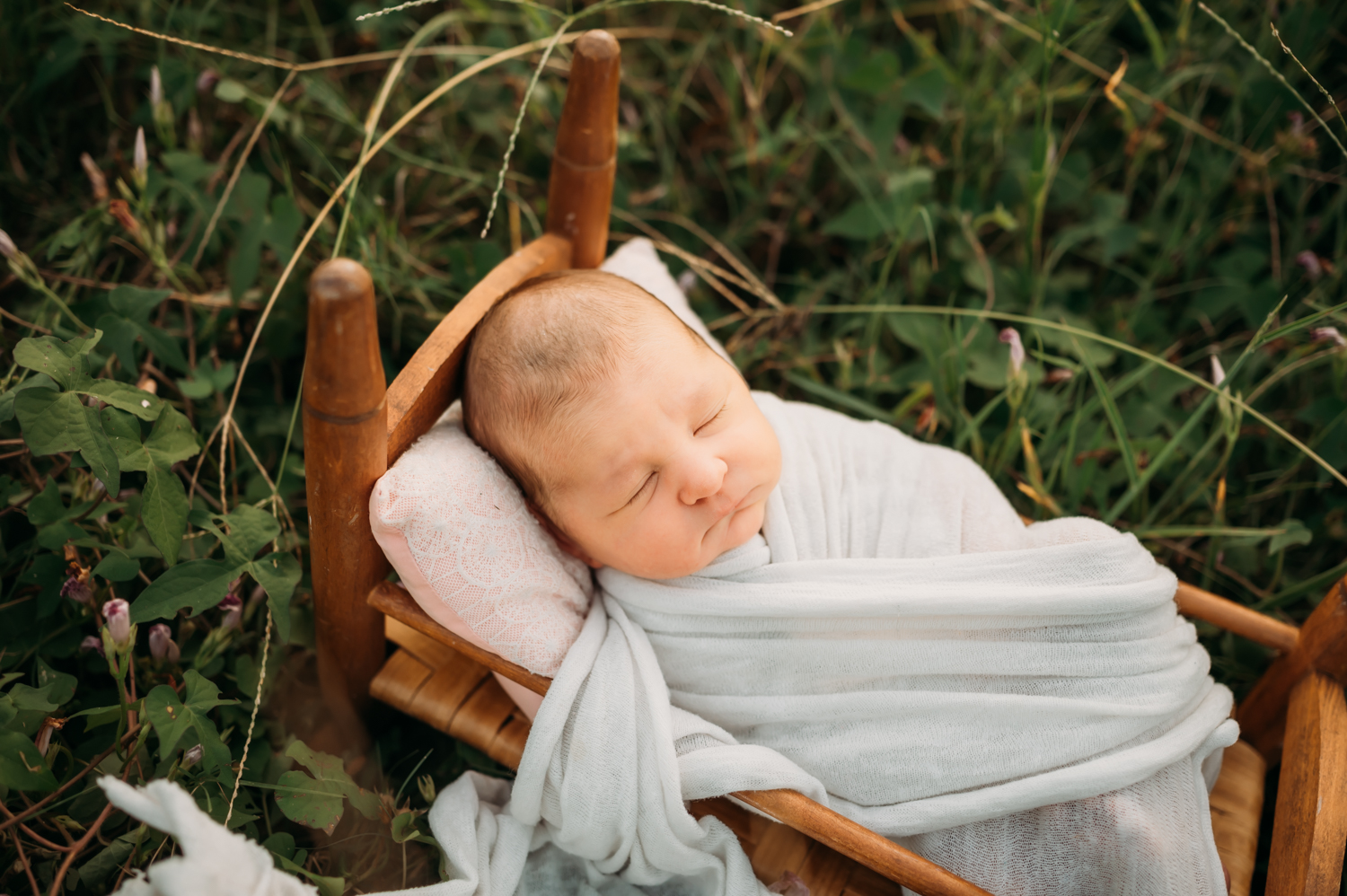 What does an outdoor newborn session look like?