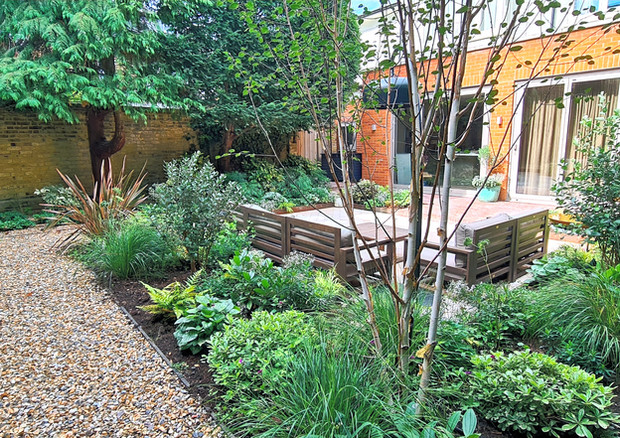 Contemporary, Shady Courtyard Garden with Sunken Seating Area and Water ...