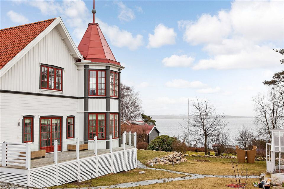 I ett vitt hus vid havet...