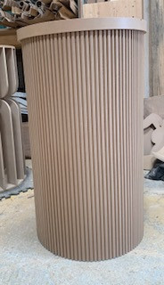 Stand: ridged circular plinth with narrow smooth top | Gib’s On It