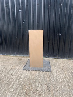 Stand: Square plinth | Gib’s On It