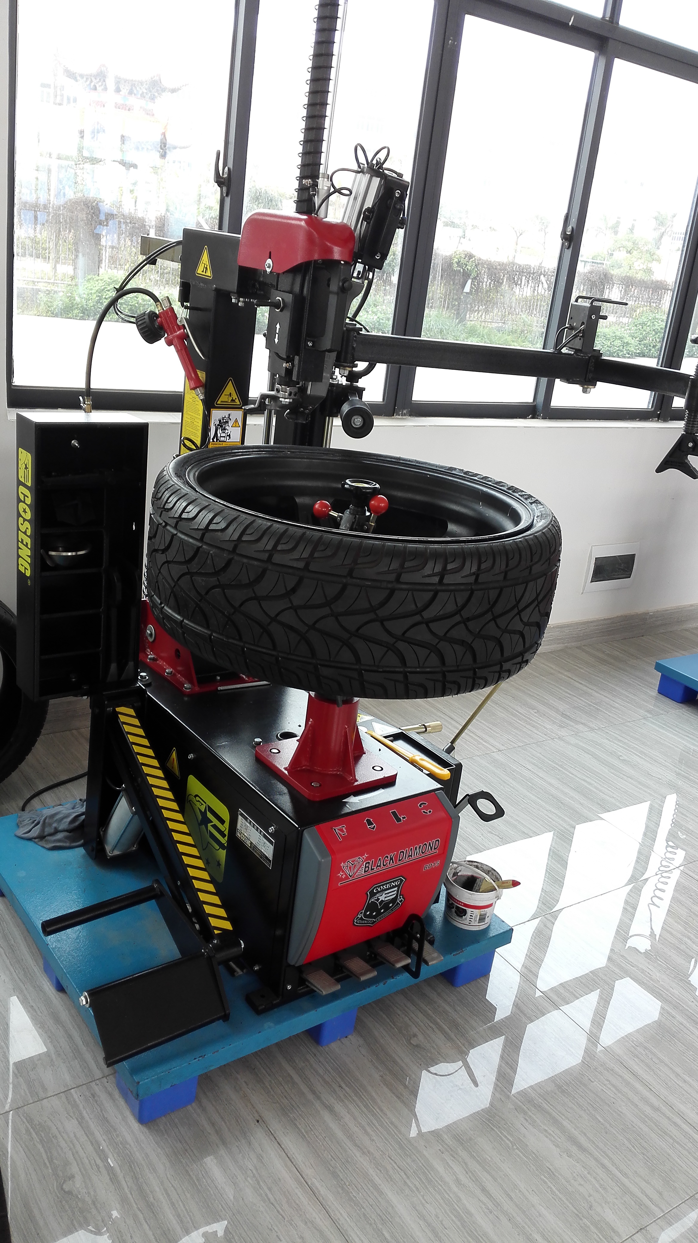 Gallery | Truck tyres Open 7 days