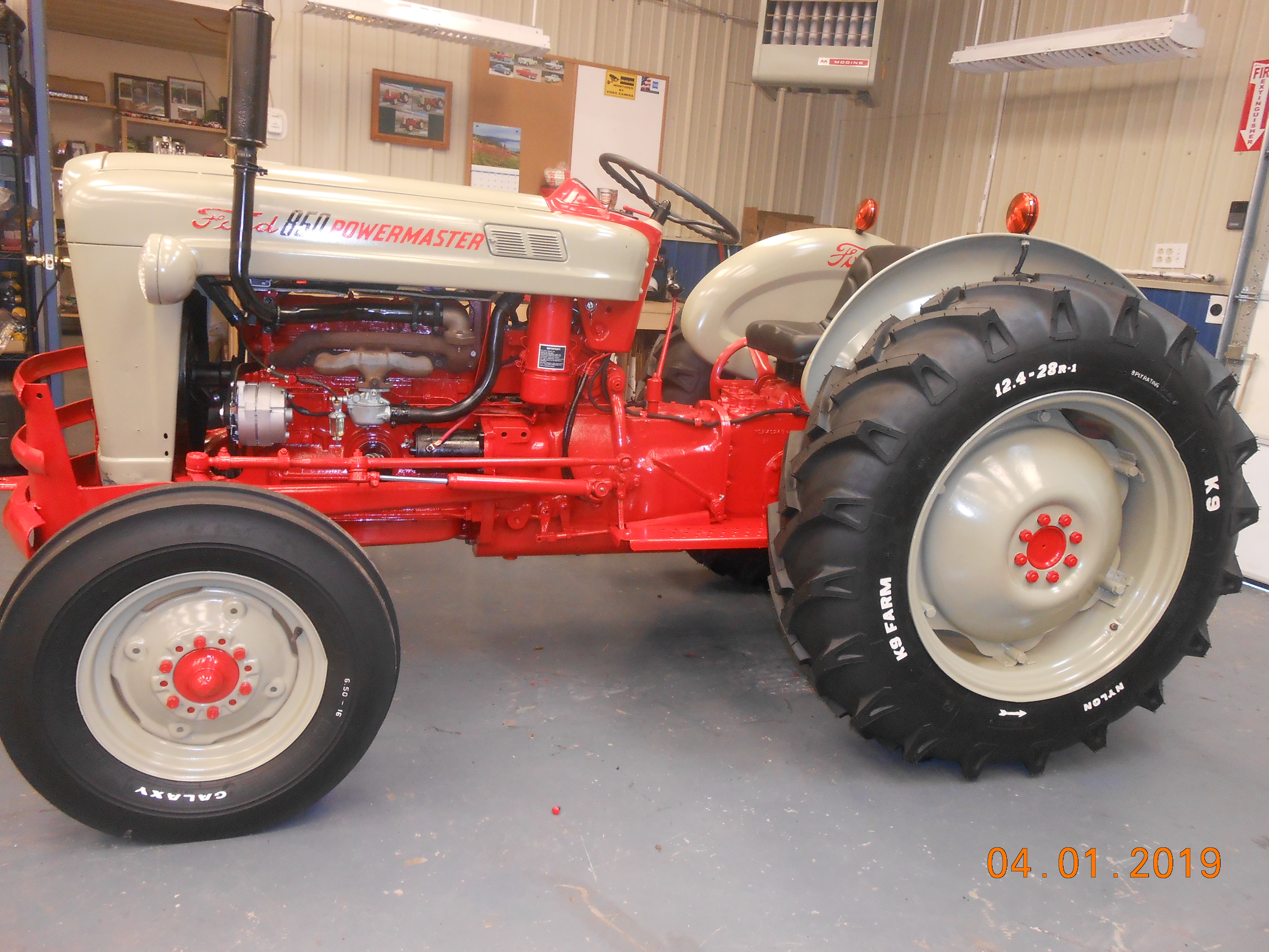 TRACTOR RESTORATION/Sharon and Robert Tractor Service/Stilwell,OK