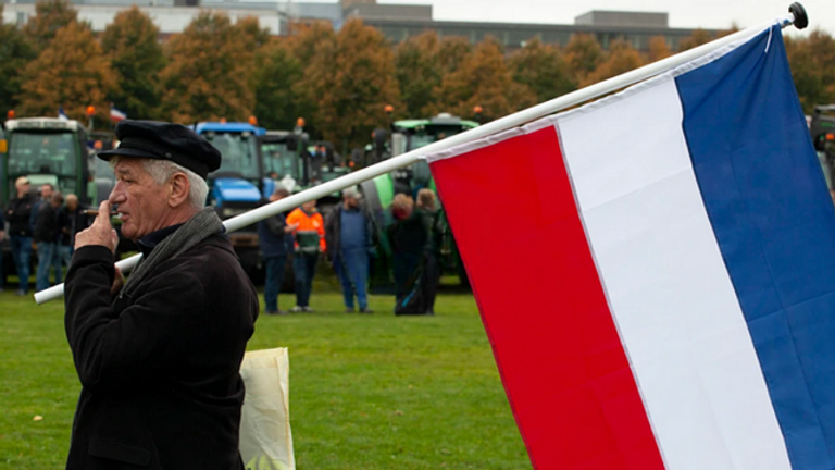 Dutch farmers rise up in massive protests against ‘Agenda 2030’ climate ...