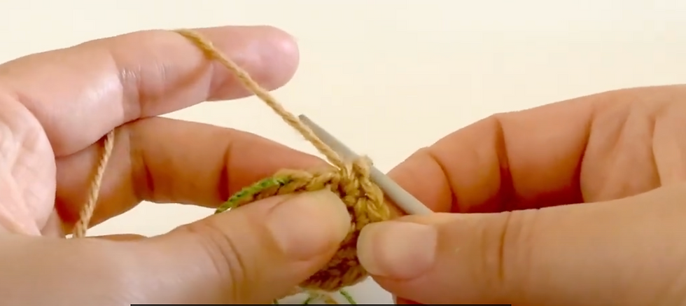 How to use a scrap of yarn as a running stitch marker. 3 different ways.