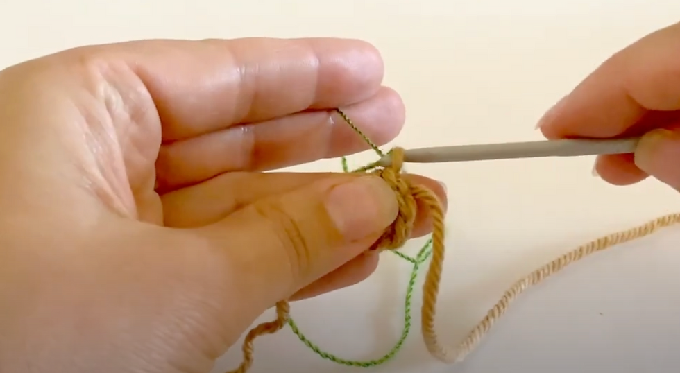 How to use a scrap of yarn as a running stitch marker. 3 different ways.