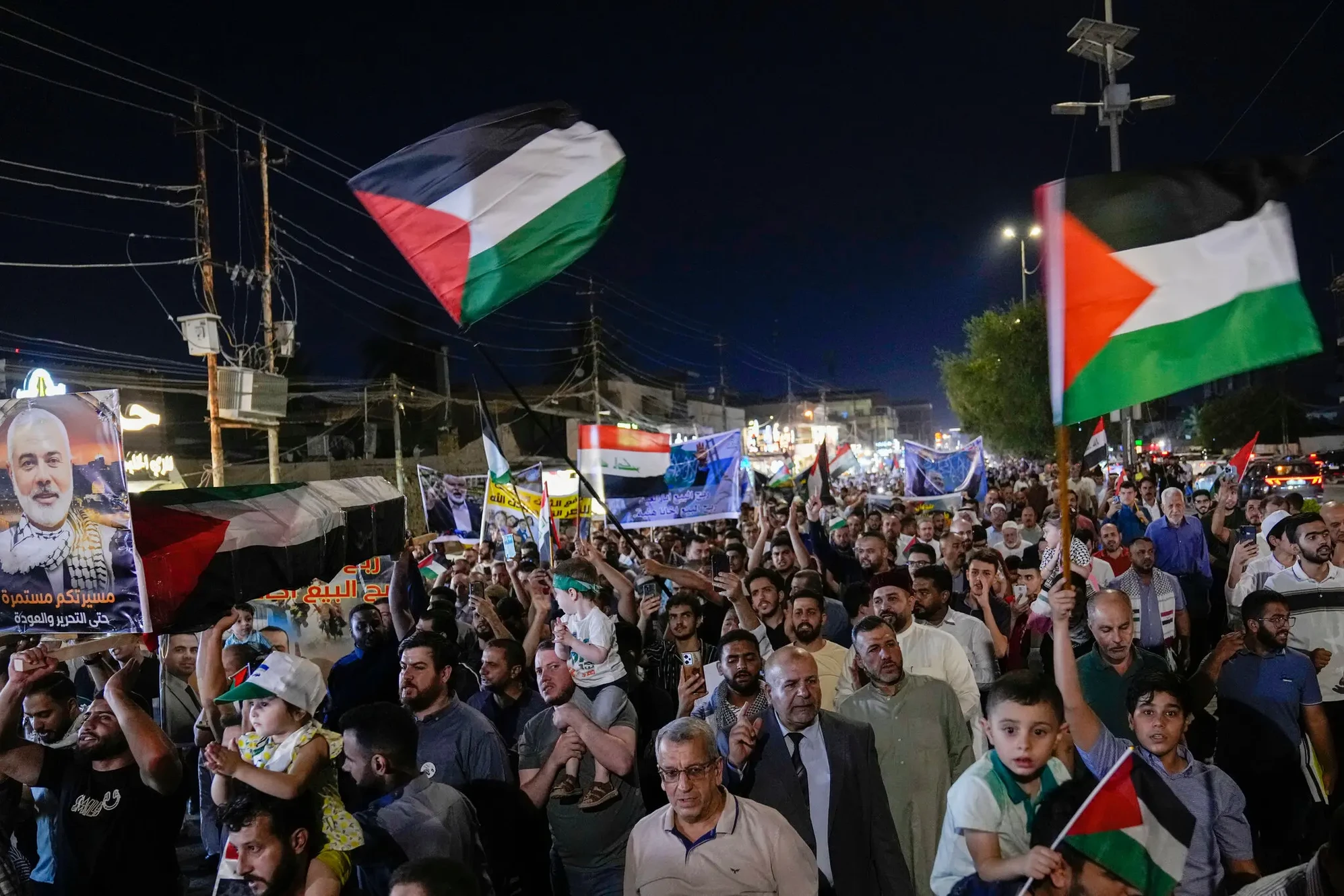 Once Considered Foes, Iran-Backed Groups Get a Warm Welcome From Iraq