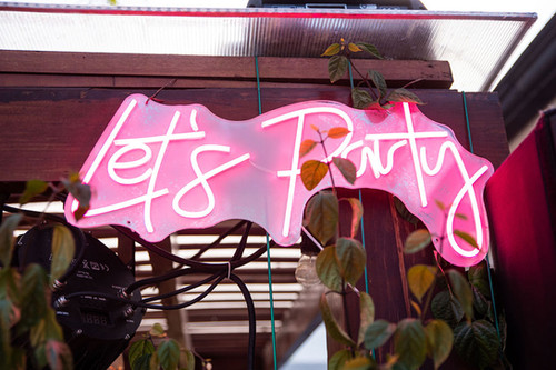 Letrero Neon Lets Party Rosa #3181 | Claudiafiesta