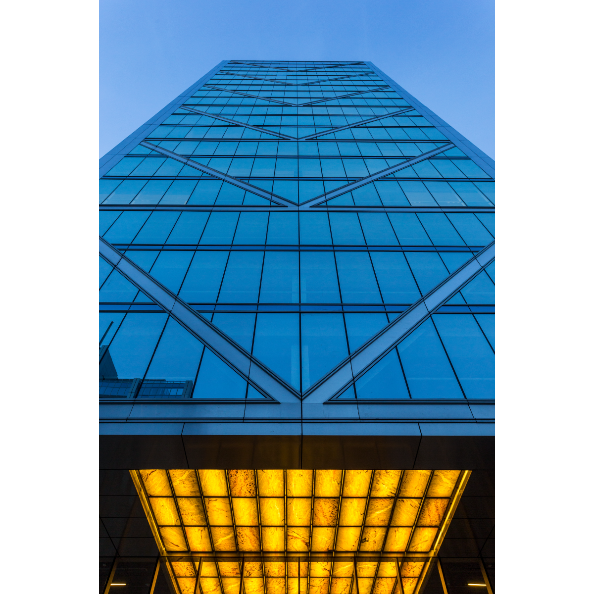 Edificio Cerro el PlomoPatricio Morelli - Alfonso Armas