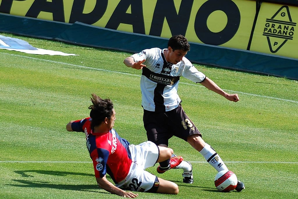 The art of the slide tackle : how to time the perfect tackle and win ...