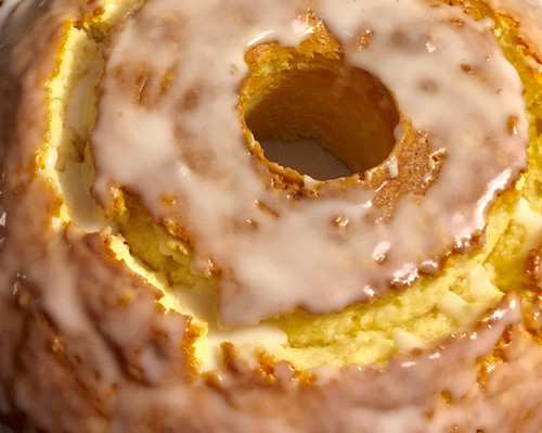 Lemon Pucker Pound Cake | La Crème Bakes