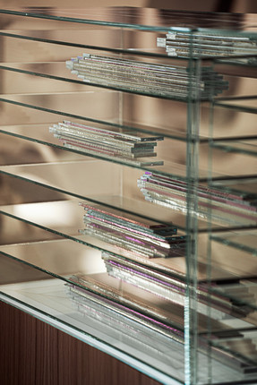 Layered glass artwork Between the lines | ernestvitin