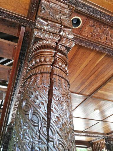 Cracks in Coppers log post for Balinese Huts Brisbane South East Queensland