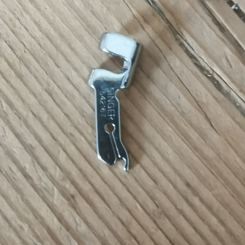 Support de pied de biche oblique SINGER Prima et autres | A l'atelier