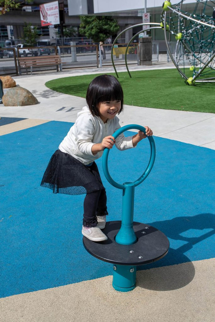 Seated Playground Super Spinner