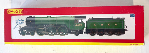 Hornby R2549 Class A1 4-6-2 4475 'Flying Fox' in LNER apple green ...