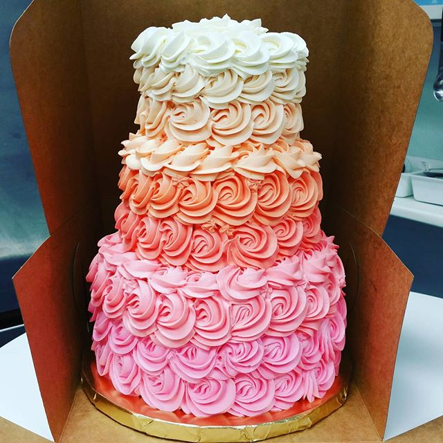 CUSTOM CAKES | kiascakes