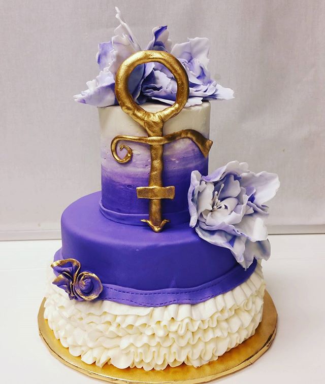 CUSTOM CAKES | kiascakes