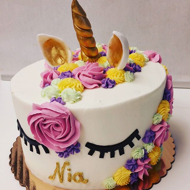 CUSTOM CAKES | kiascakes