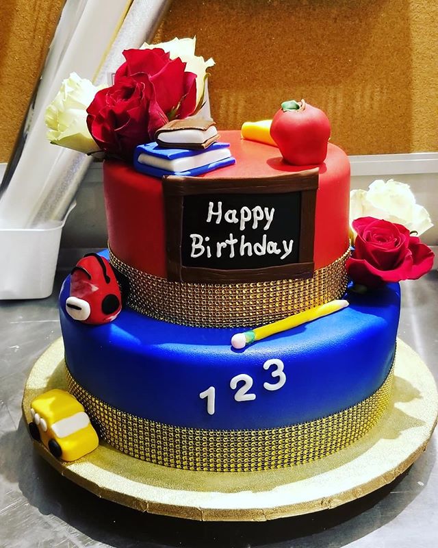 CUSTOM CAKES | kiascakes