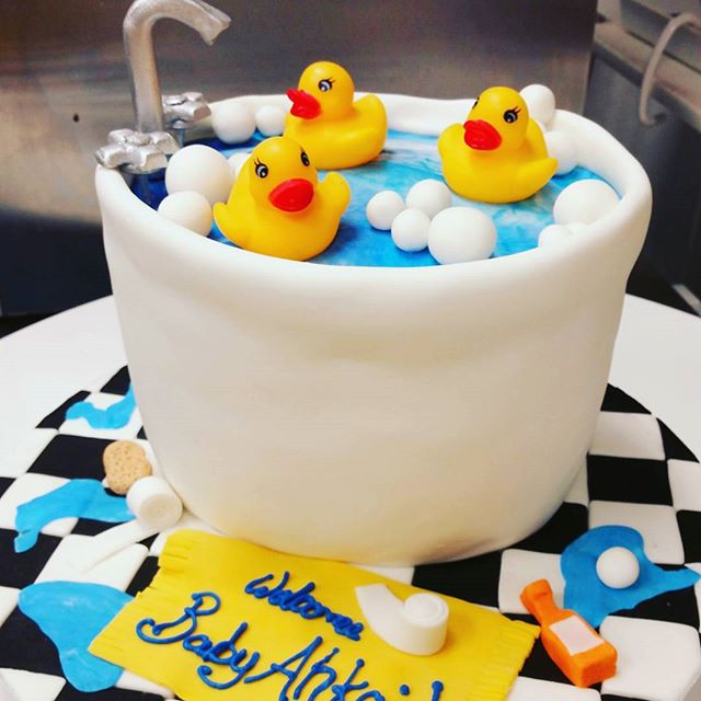 CUSTOM CAKES | kiascakes