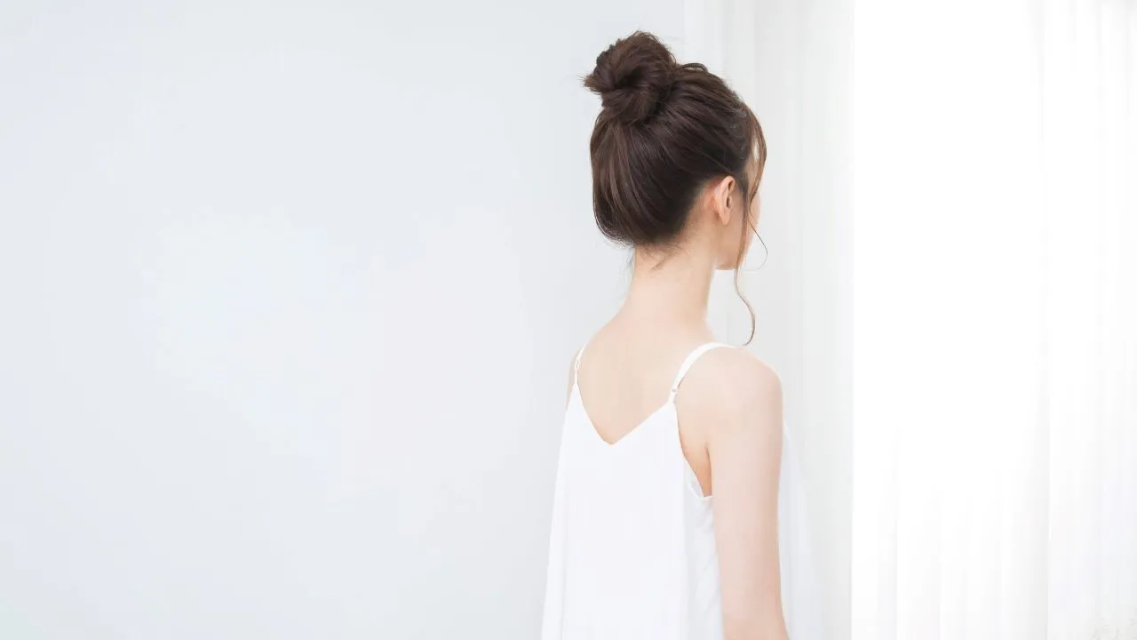 Combatting Back Acne: Understanding the Role of Bacteria and Sebum ...