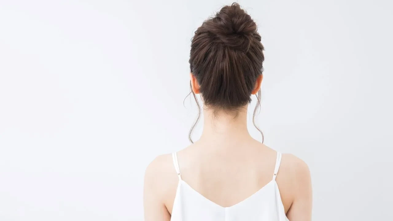 Combatting Back Acne: Understanding the Role of Bacteria and Sebum ...