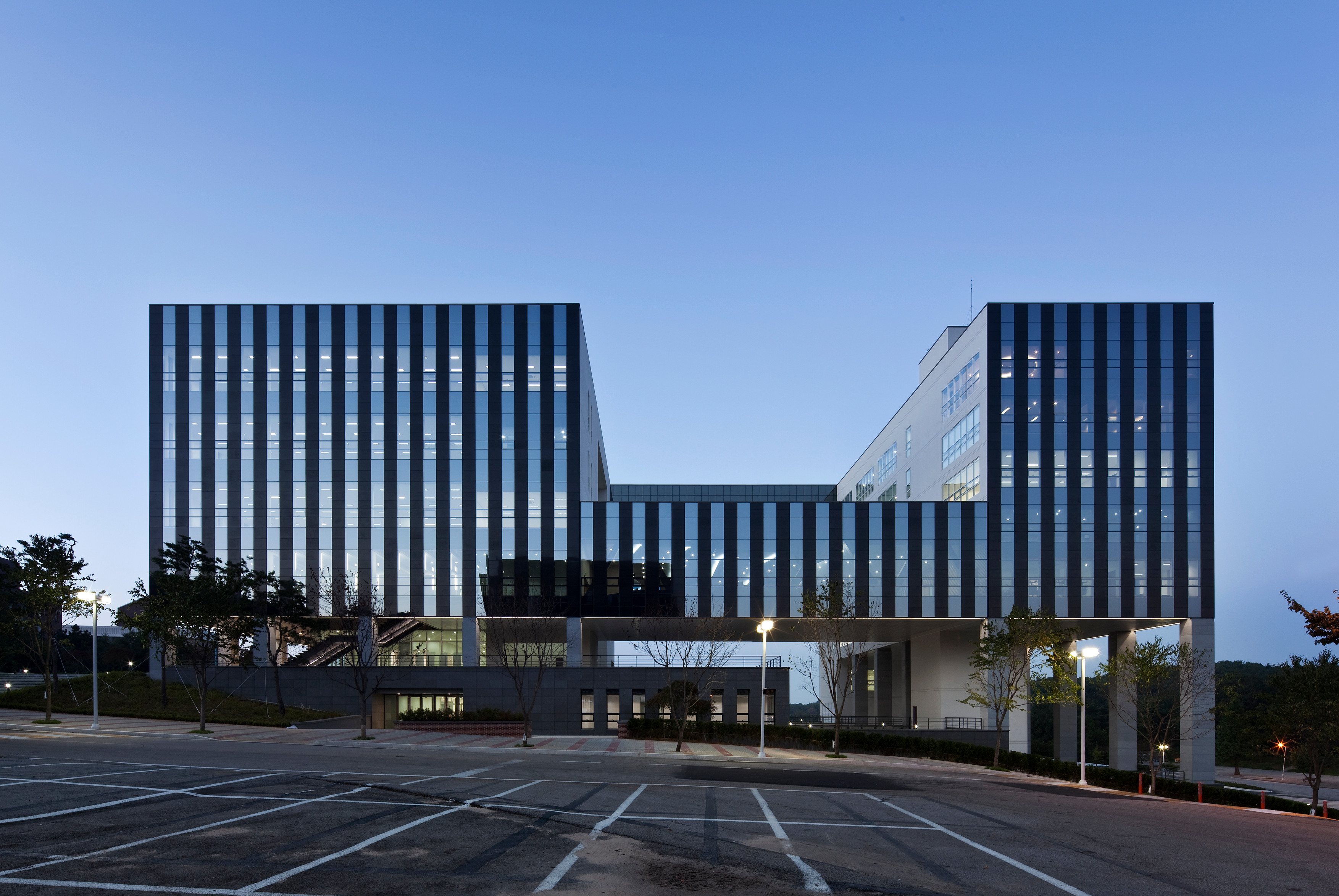 Chungwoon University main building & Academy Information Center | DANU A&A