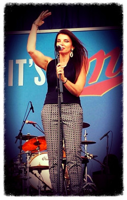 Natalie Pinto - International Vocalist