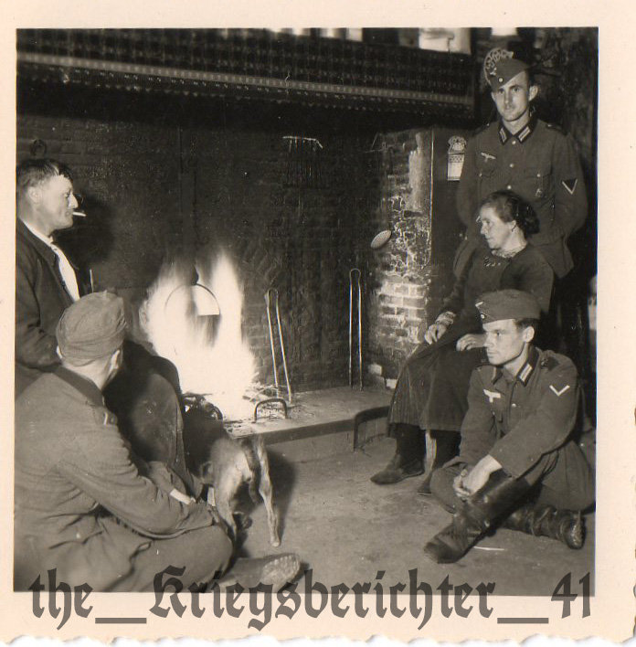 Heer Grenadiers & Family Around A Roaring fire