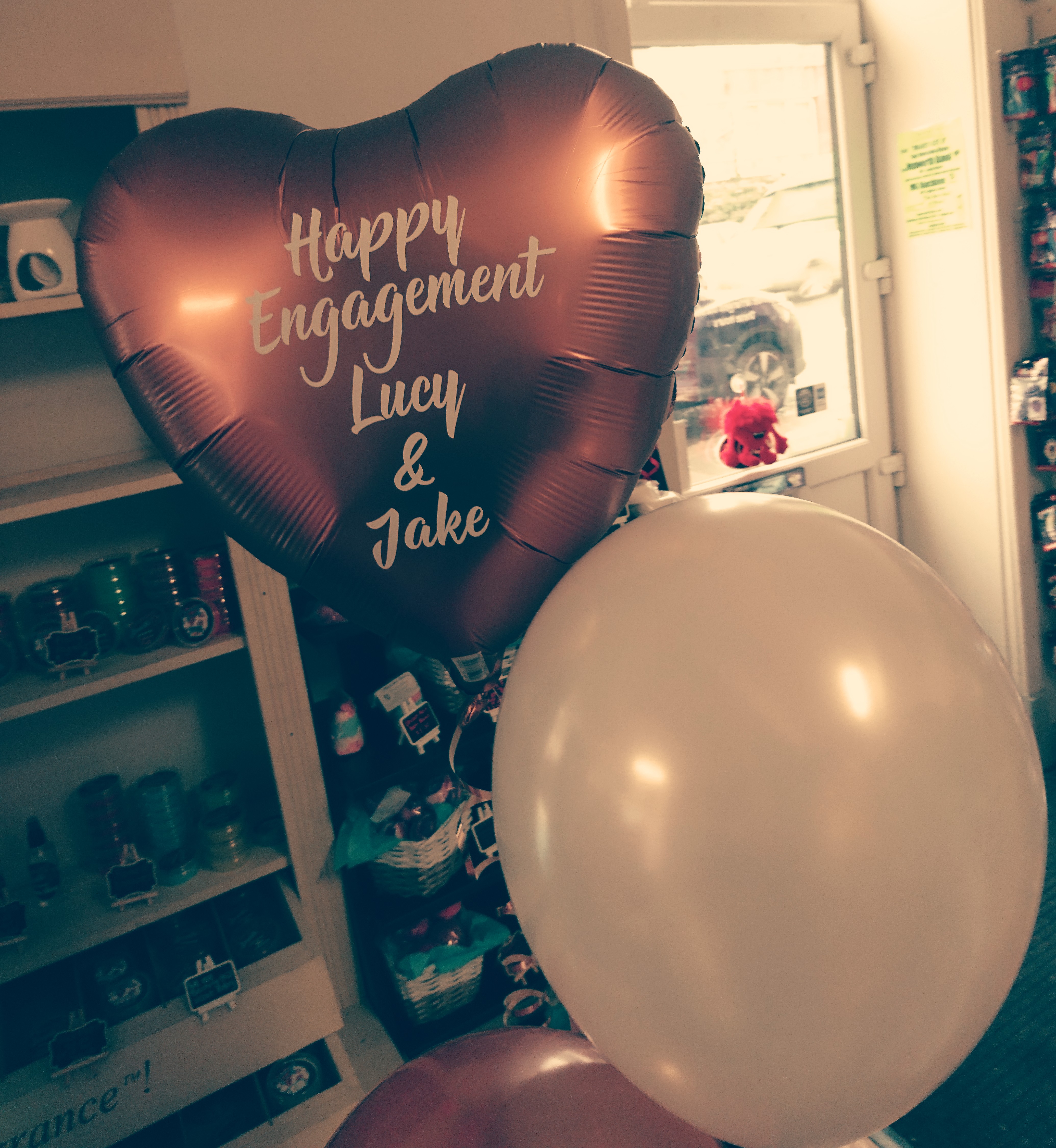 Engagement party balloons - Engagement gifts | Mossley | Ballooniversal