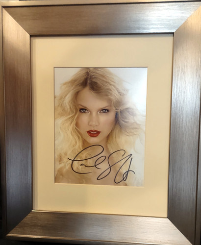 Taylor Swift autographed photo | America's Memories - Authentic Famous ...