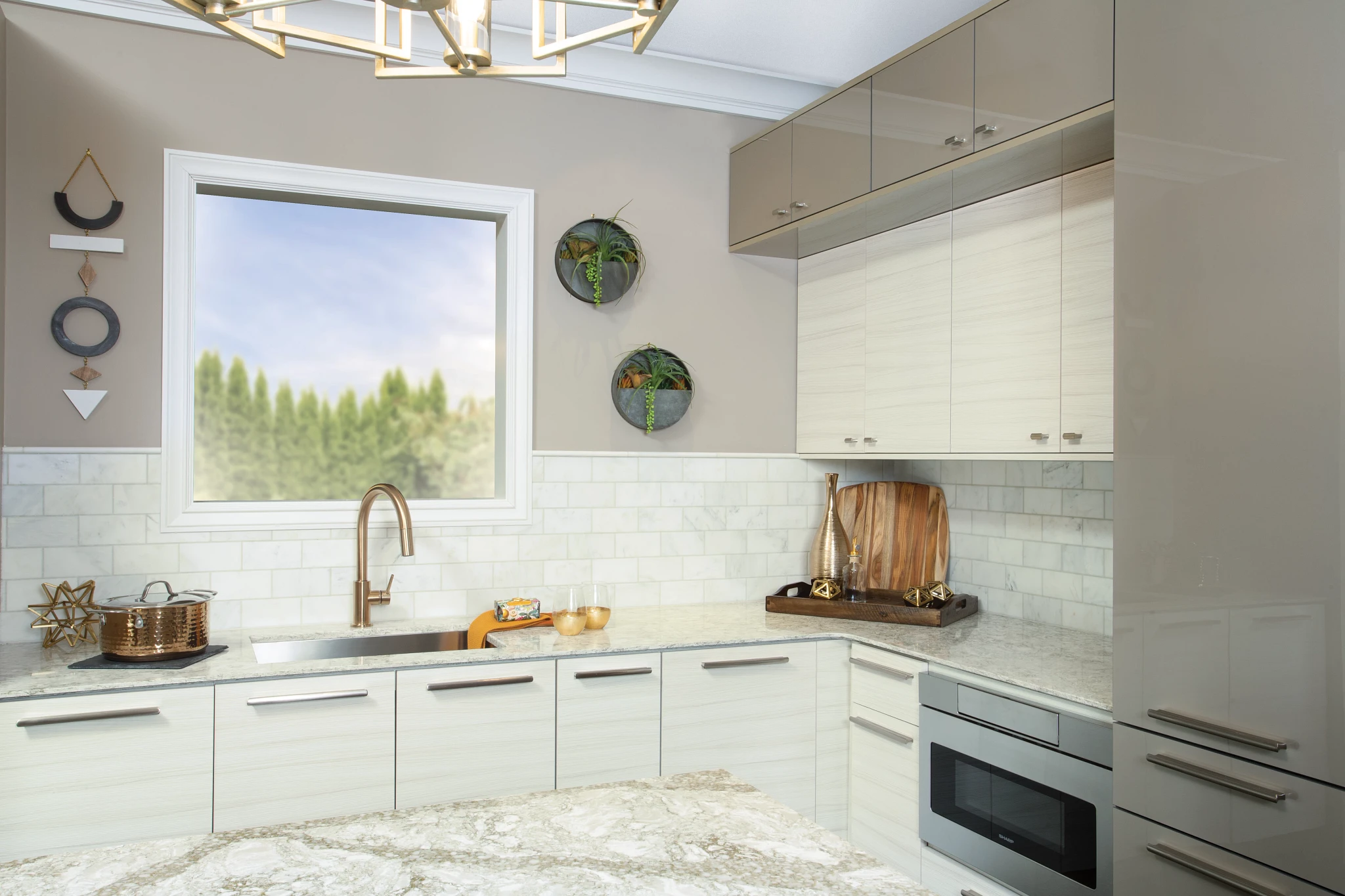 UltraCraft Acrilux II Champagne Metallic Cabinets | Alba Kitchen