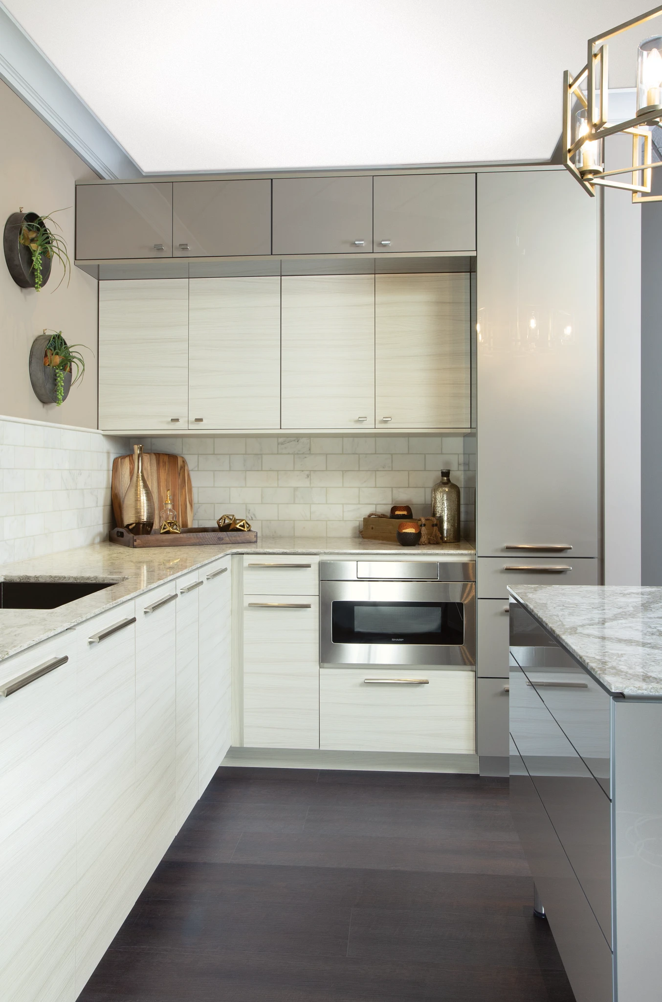 UltraCraft Acrilux II Champagne Metallic Cabinets | Alba Kitchen