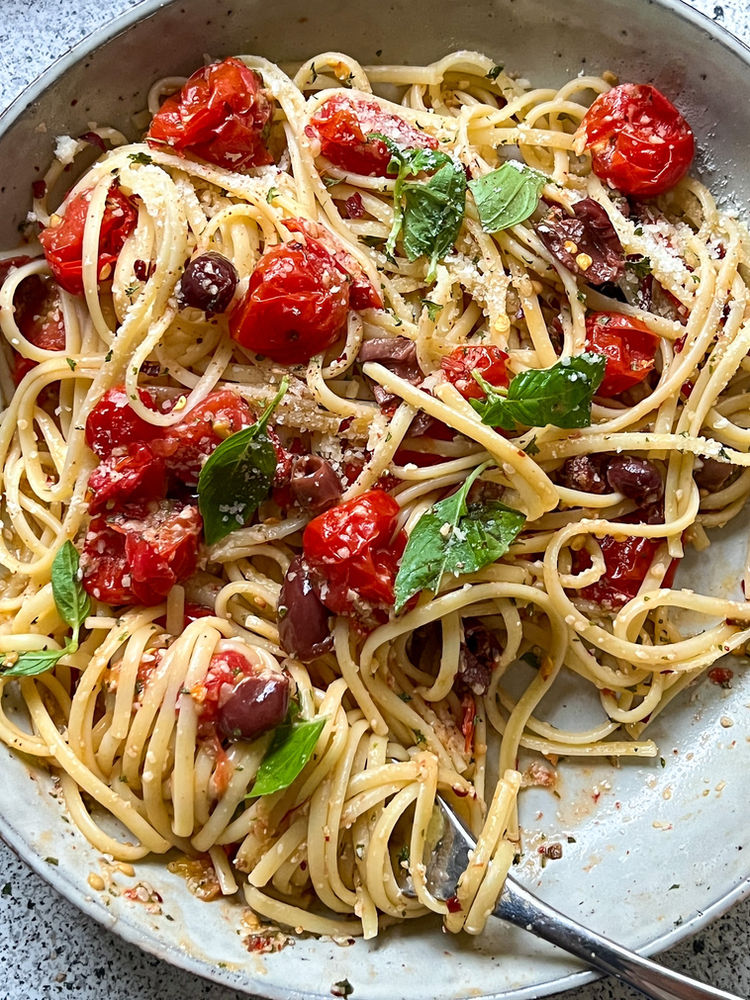 LINGUINI 'PECORINO' WITH KALAMATA OLIVES & BLISTERED TOMATOES