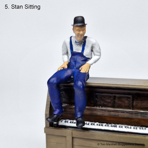 Stan Laurel - Scale Model Figure - Sitting - Unpainted ...