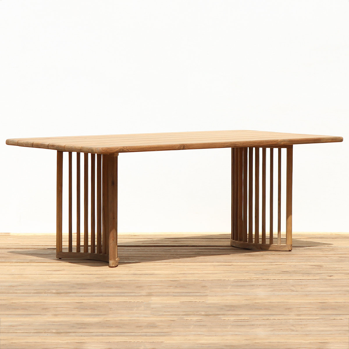 Kiitos Dining Table Curved Legs | KAYULAMA