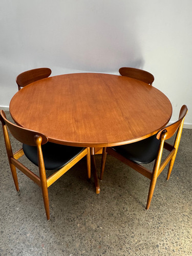 Parker Pedestal Dining Table | Tangerine & Teal