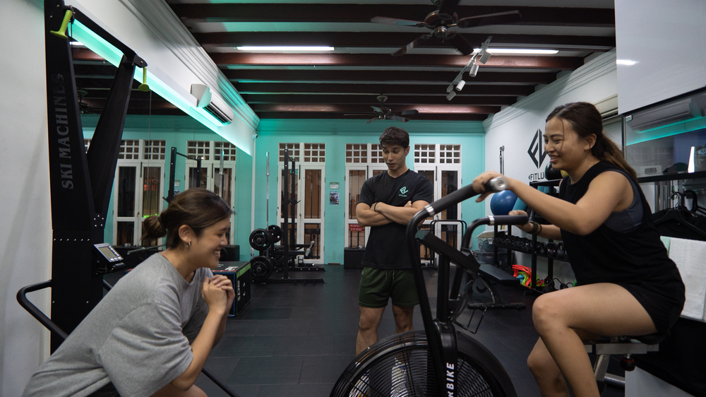 4 Reasons Why You Should Workout With a Partner - FITLUC