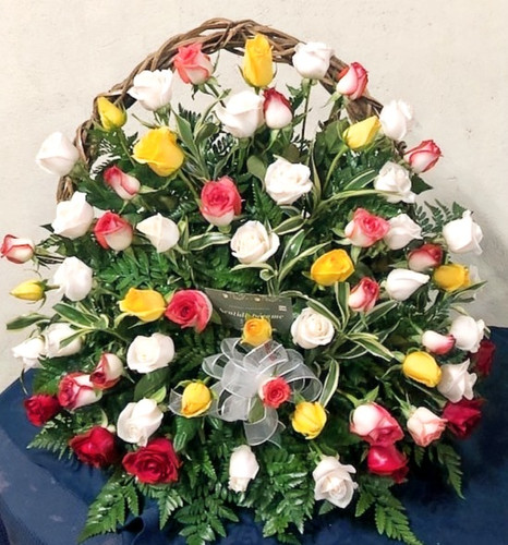 Corona de 60 Rosas Colorée | Flower Express